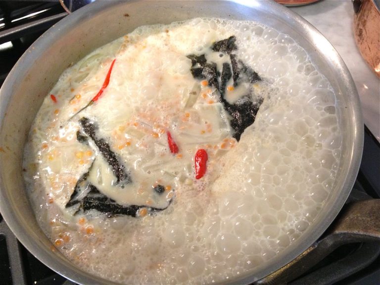 Spicy Thai Coconut Kale Red Lentil Dahl - Wicked Kitchen